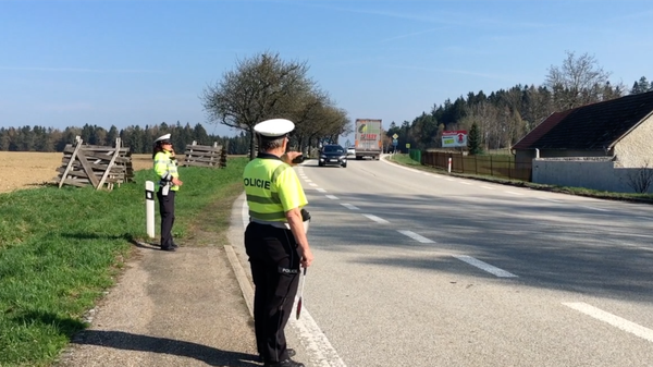 Policie zahájila velký zátah na řidiče. S radary obsadila stovky míst v ... Policie zahájila velký zátah na řidiče. S radary obsadila stovky míst v ...