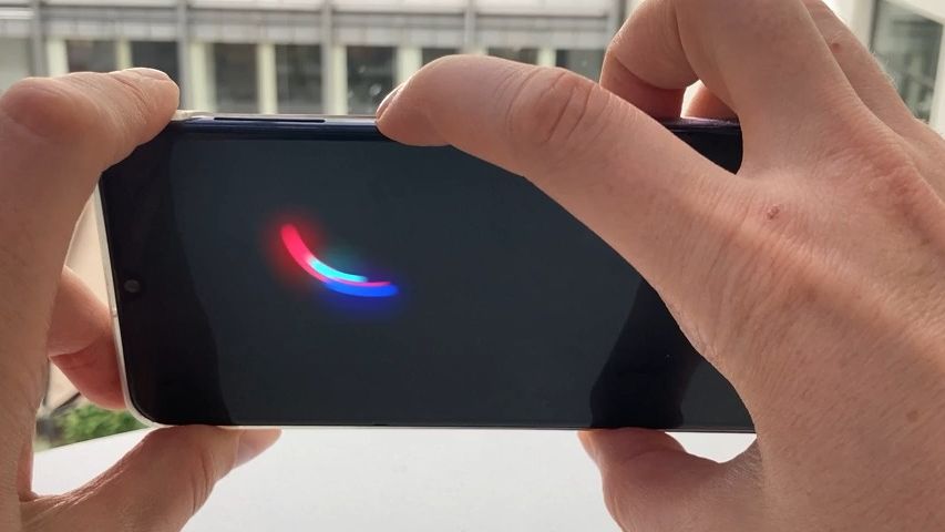 Foťák spustíte i poslepu. Díky fíglu můžete fotit i na cizí zamčený ...