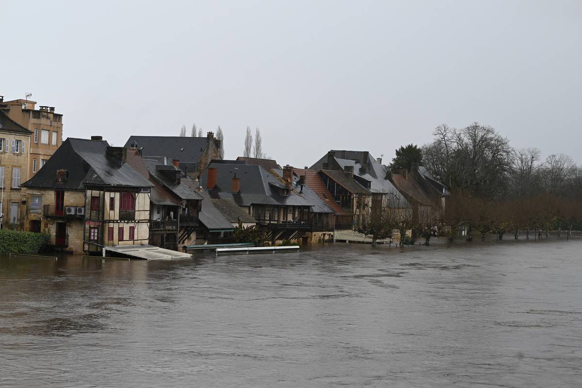 Foto: Fotky z Francie: Povodně zaplavily okolí světoznámých jeskyní