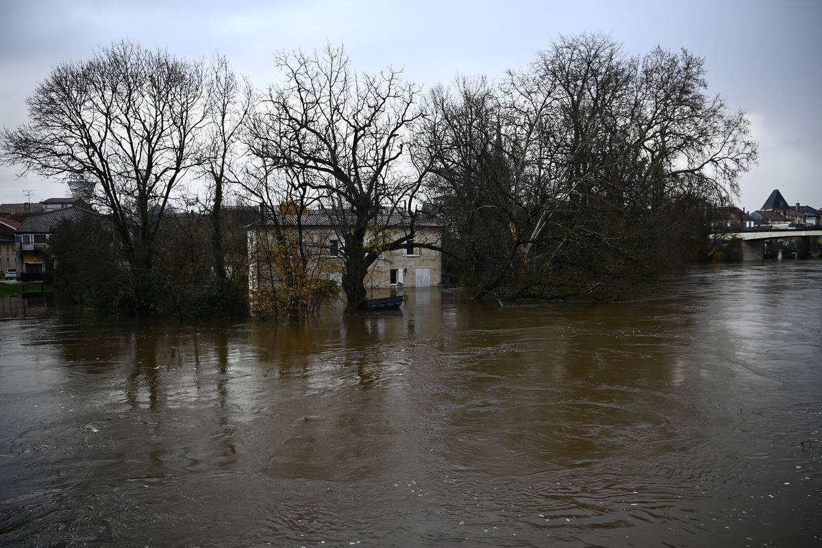 Foto: Fotky z Francie: Povodně zaplavily okolí světoznámých jeskyní