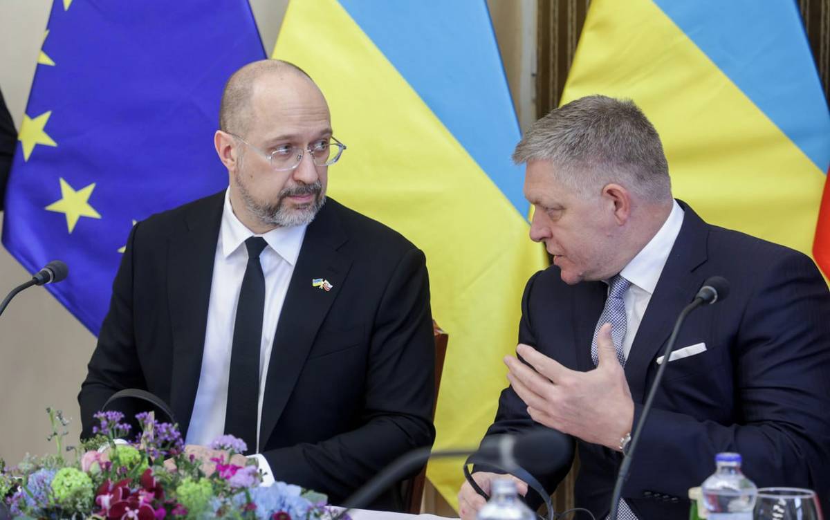 Foto: Fotky: Ficova vláda jednala s ukrajinskou. Na Slováky pískali ...
