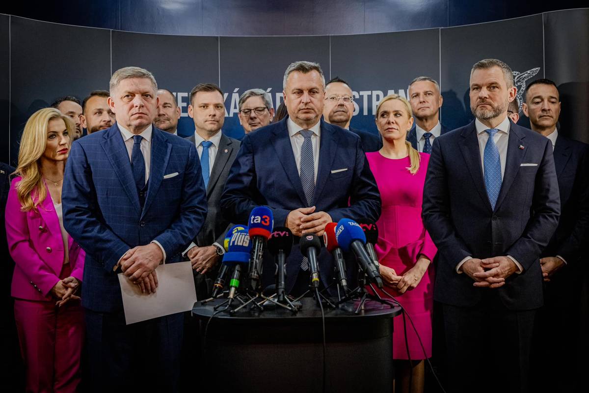 Foto: Modlení, Maďaři a výšlapy. Fotky z napínavé slovenské kampaně