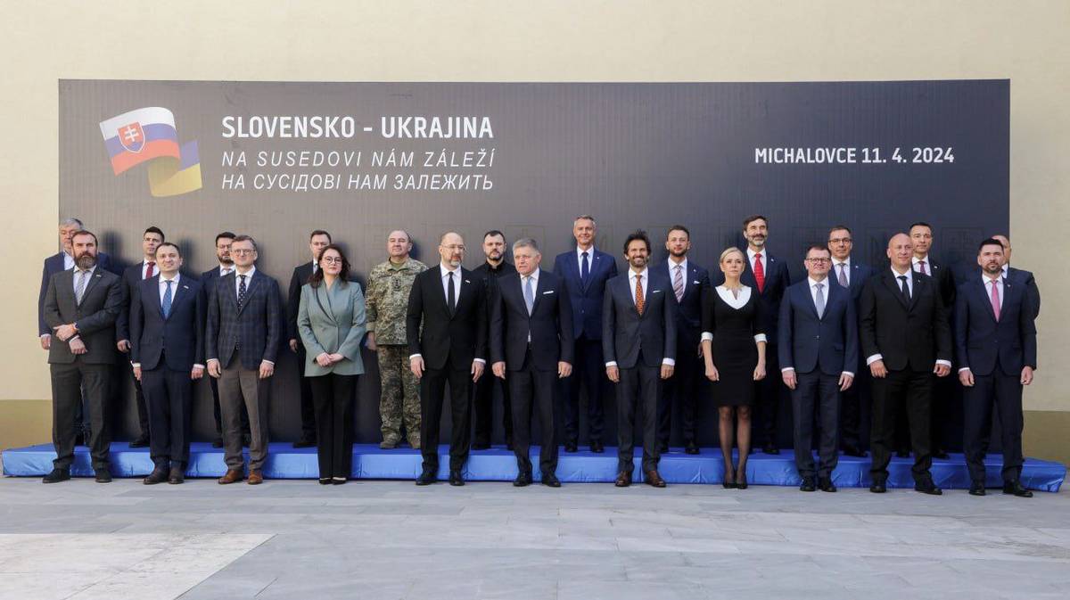 Foto: Fotky: Ficova vláda jednala s ukrajinskou. Na Slováky pískali ...