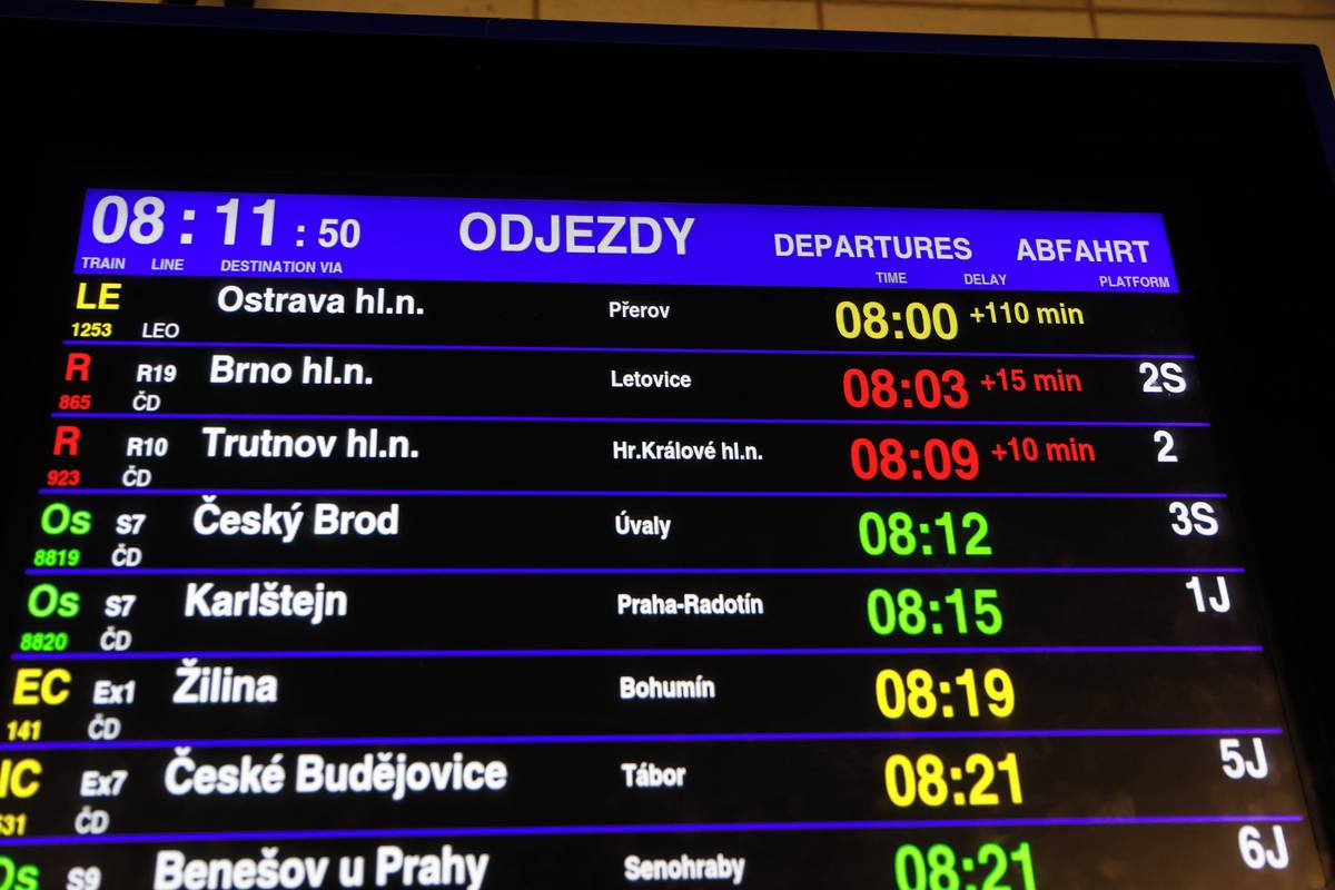 Foto: „Dnes z Prahy asi neodjedeme.“ Neštěstí zastavilo cestování po ...