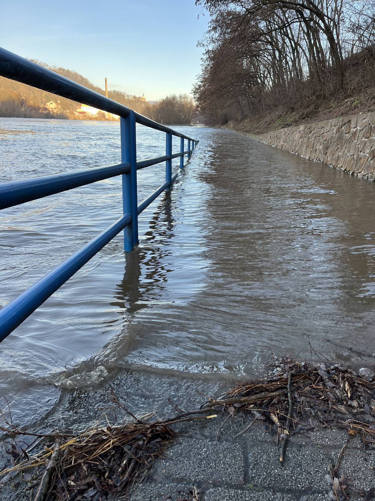 Foto: Fotky ukazují, jak Labe zaplavuje krajinu. Hladina ještě poroste