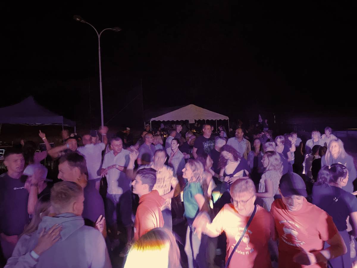 Foto: Vesnická zábava je kulturní dědictví. I s tombolou