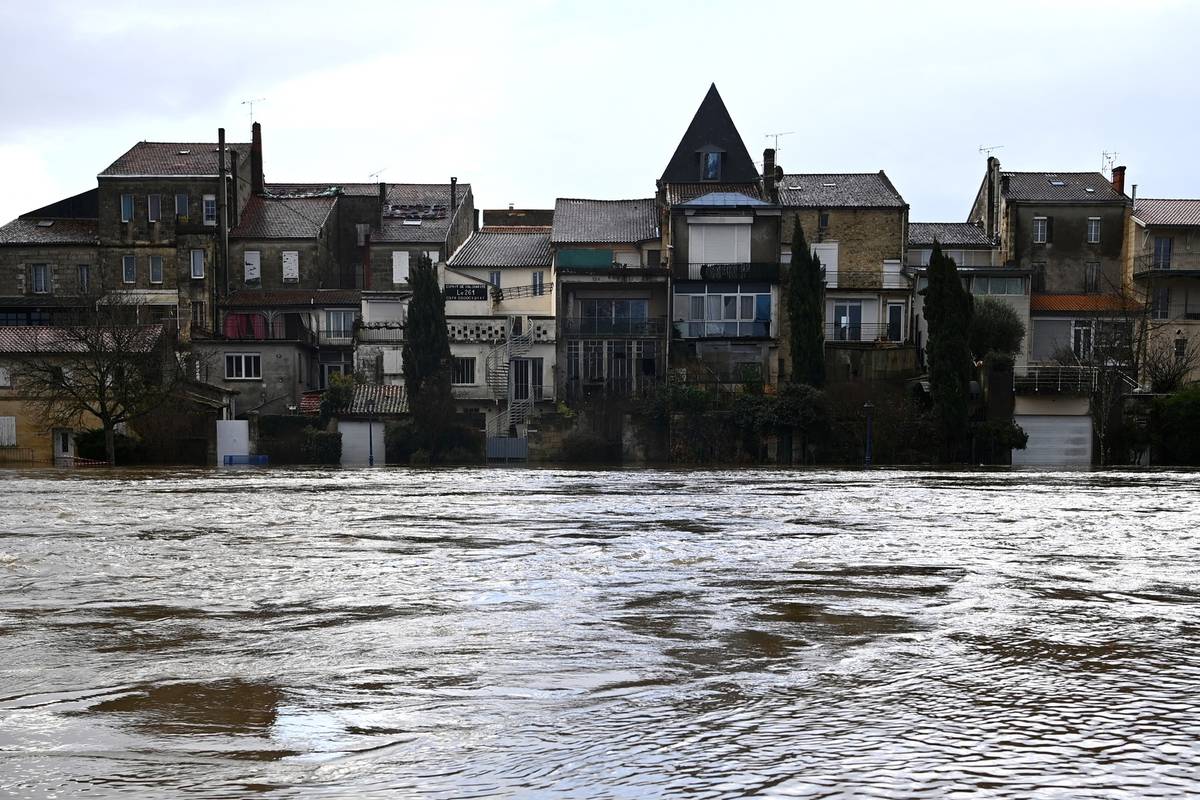 Foto: Fotky z Francie: Povodně zaplavily okolí světoznámých jeskyní