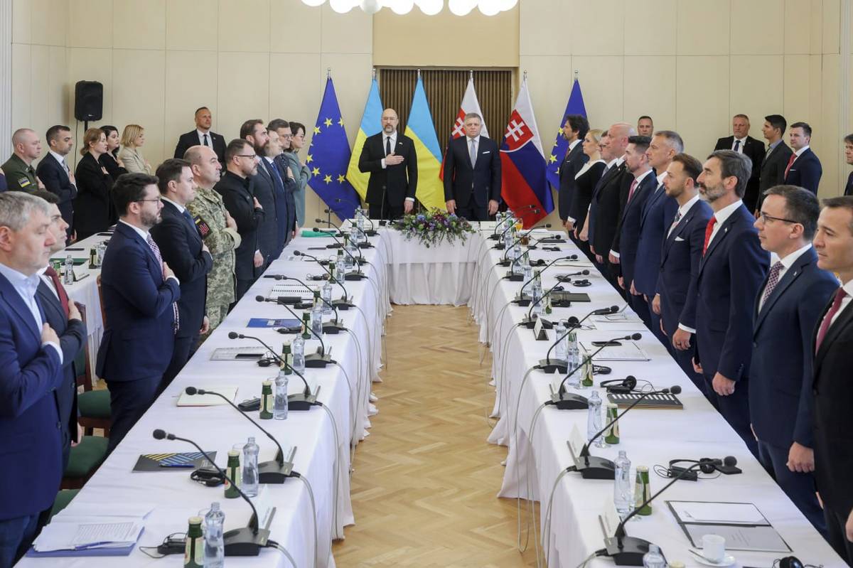 Foto: Fotky: Ficova vláda jednala s ukrajinskou. Na Slováky pískali ...