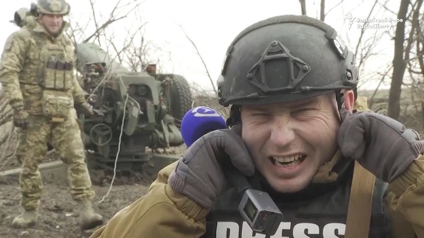Video od Bachmutu: Jsou jako zombie. Po zabití jednoho Rusa se postaví ...