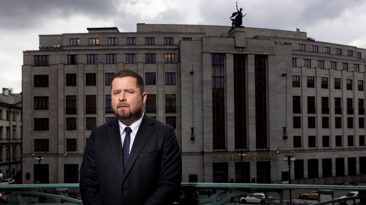 Finance nechtějí Michla jako českého zástupce v evropské bance pro ...