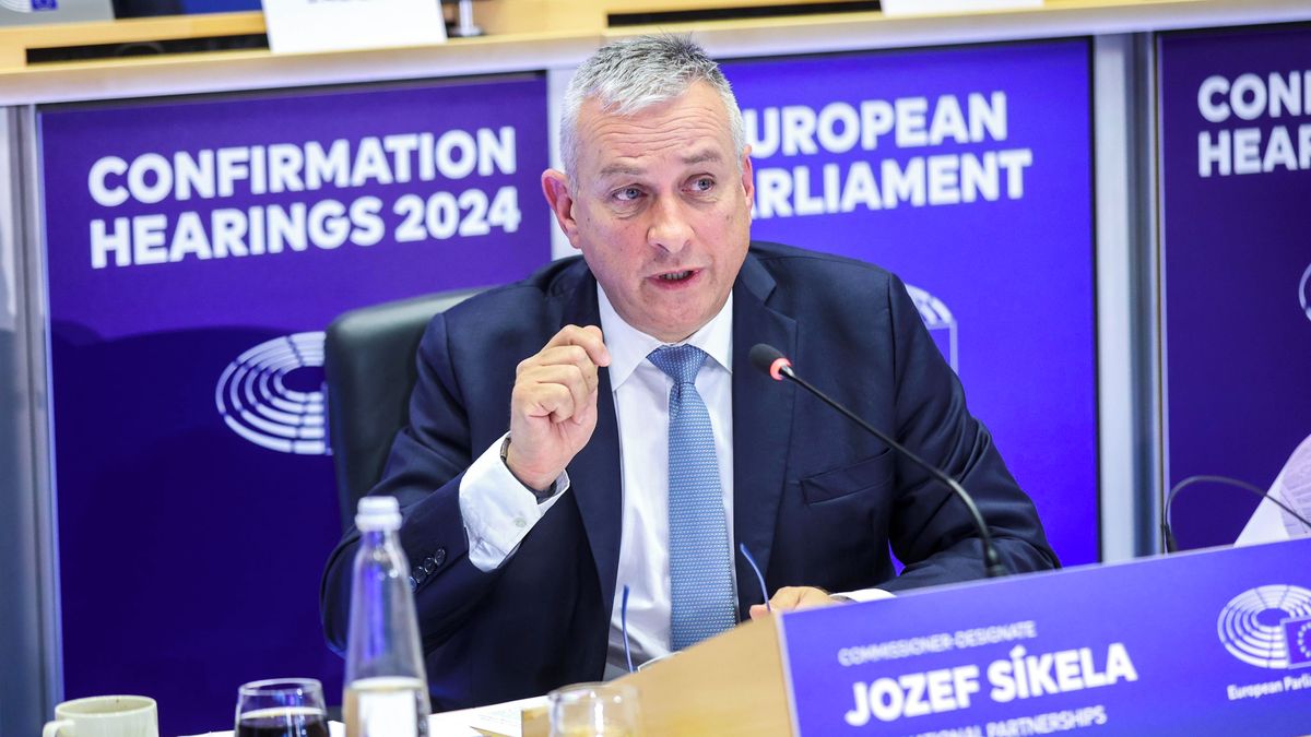 Síkela na cestách. Šance pro firmy, ale jen ty informované, stěžují si Češi