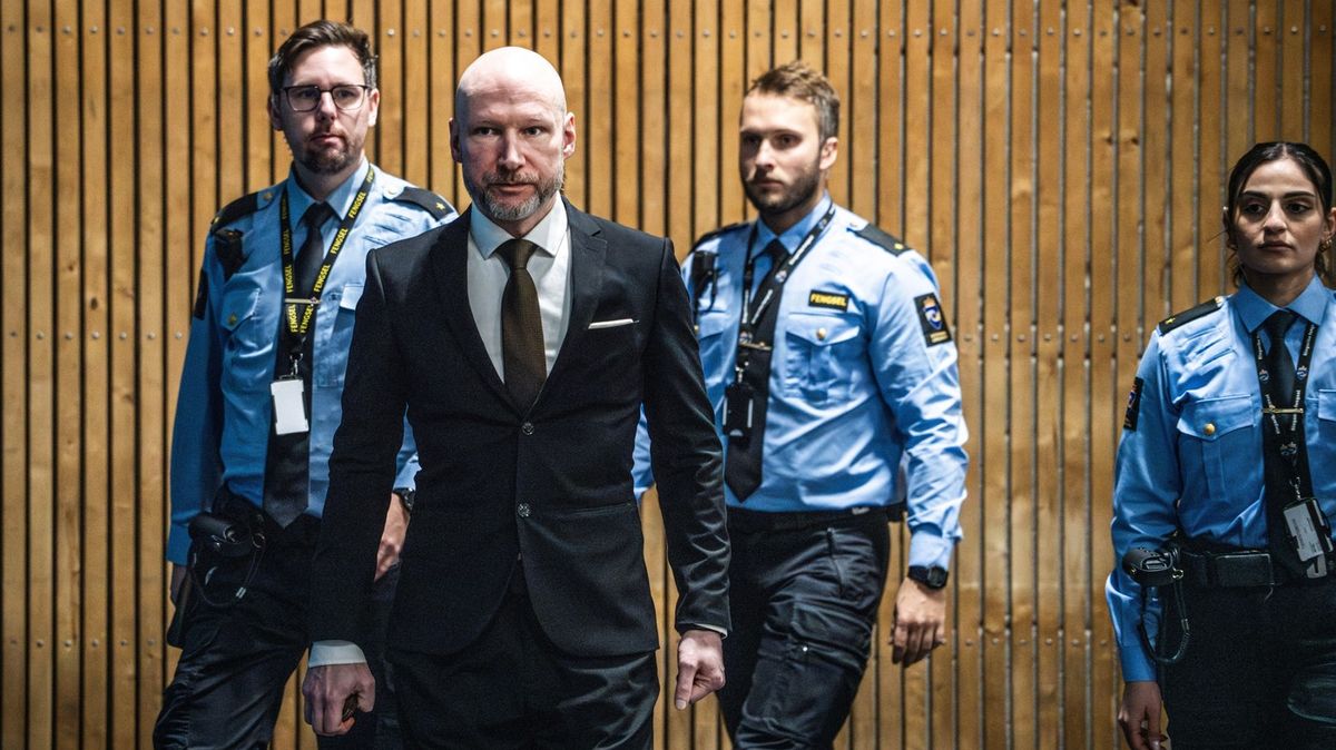 Norský terorista Breivik neuspěl u soudu, kde si stěžoval na vězeňské ...