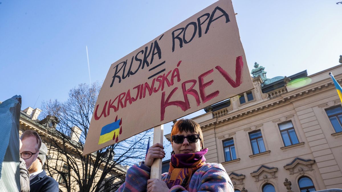 Foto: Protivládní protest kvůli ropovodu. Putin sbíral ze země české ...