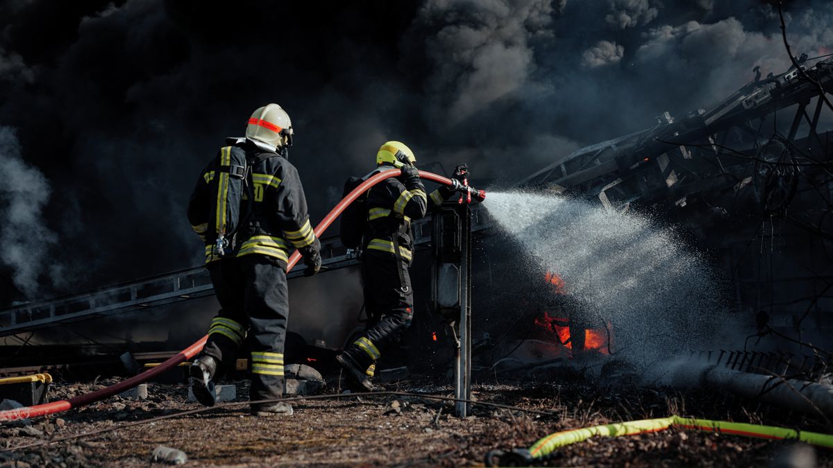 Na letišti v Brně hořel hangár. Zásah komplikovalo počasí - Seznam Zprávy
