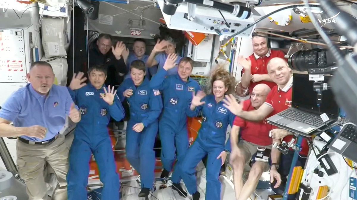 Crew Dragon Docking at ISS Sets Stage for Astronauts' Safe Return Journey – Archyde