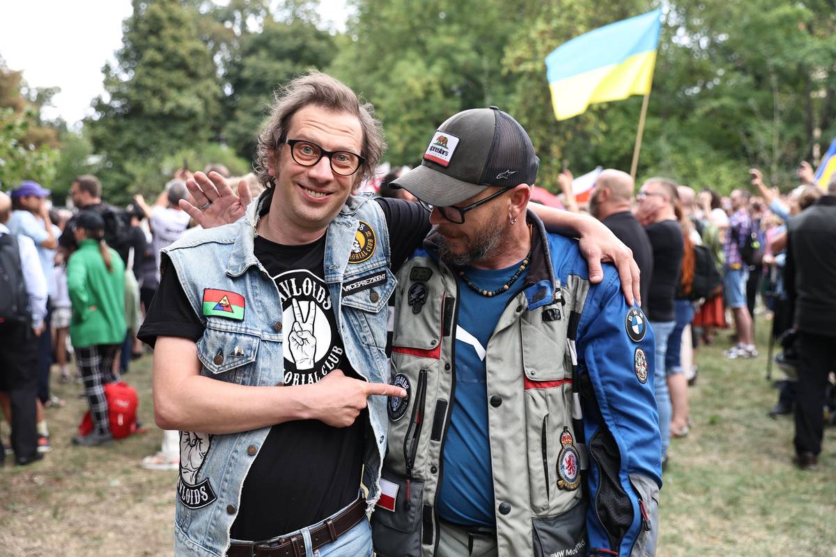 Foto: „Jdi domů, Ivane!“ vzkázali lidé Rusům při připomínce srpnové invaze