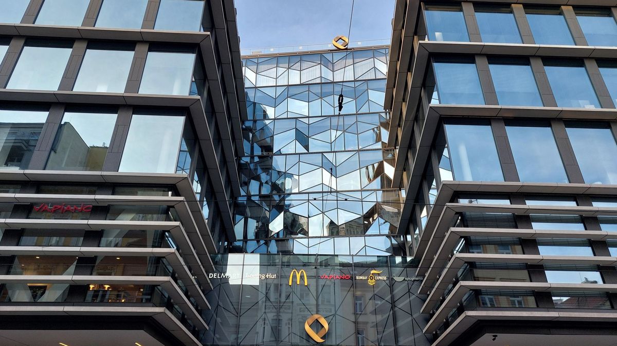 CPI pod tlakem dluhů prodává majetek, krátí si tím ale i příjmy z nájmů ...