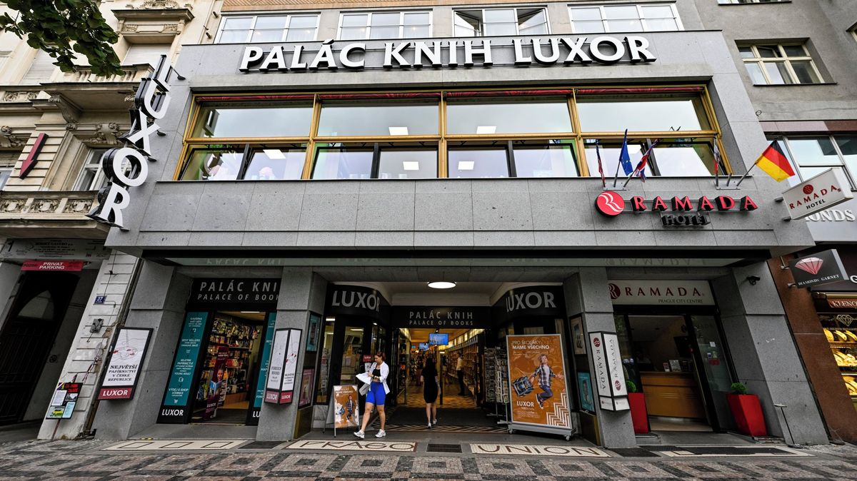 Knihcentrum a část prodejen Kanzelsberger začaly měnit název na Luxor ...