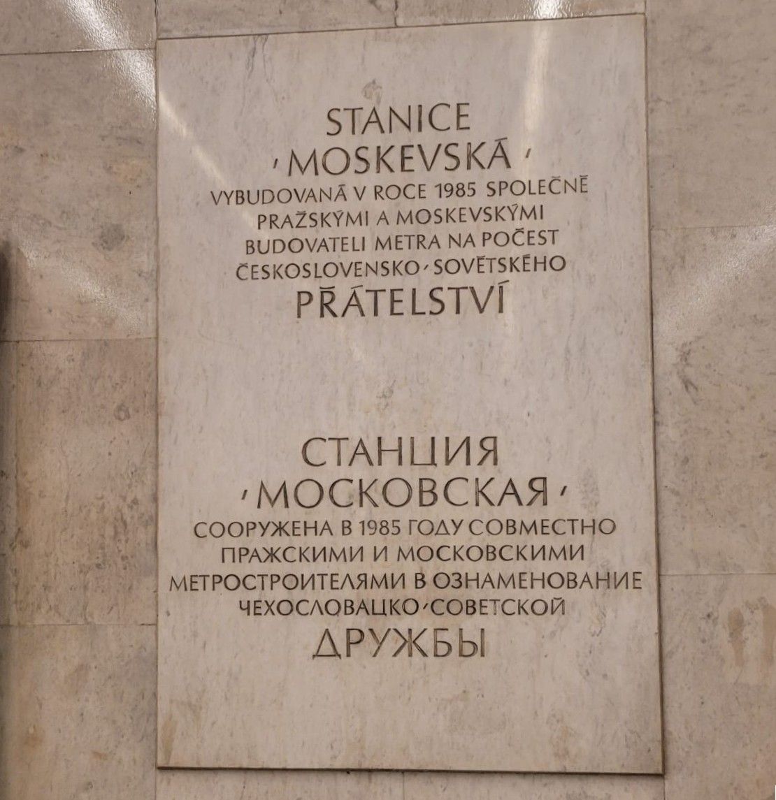 Nápis „Moskva–Praha“ v metru dráždí. Proměnu určí mezinárodní soutěž ...