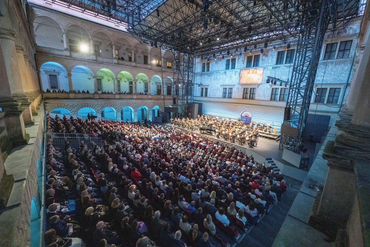 Česká filharmonie zahájila Smetanovu Litomyšl, klavírista musel ...